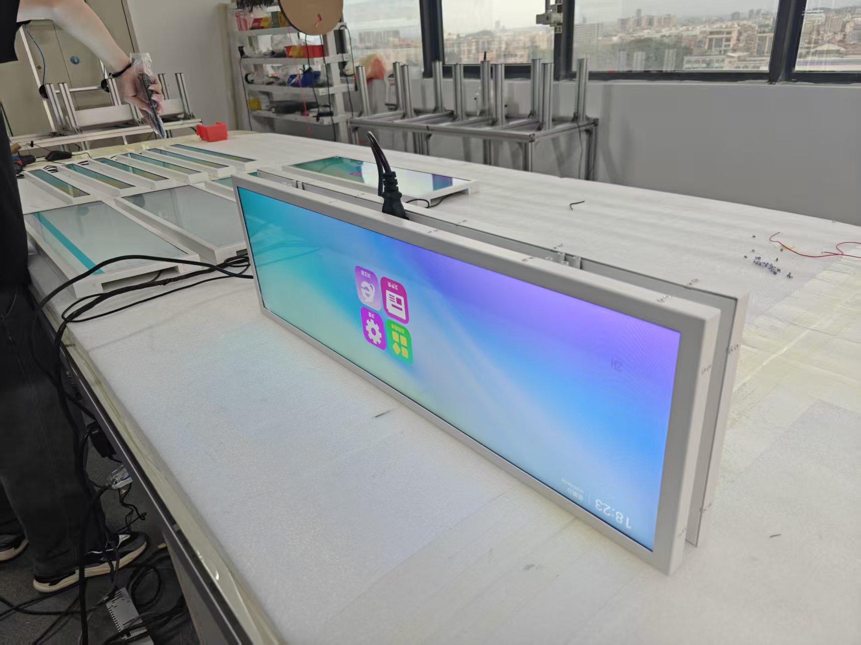 28.6inch dual sides Stretched lcd LCD Digital Signage - BIGBULL DISPLAY ...